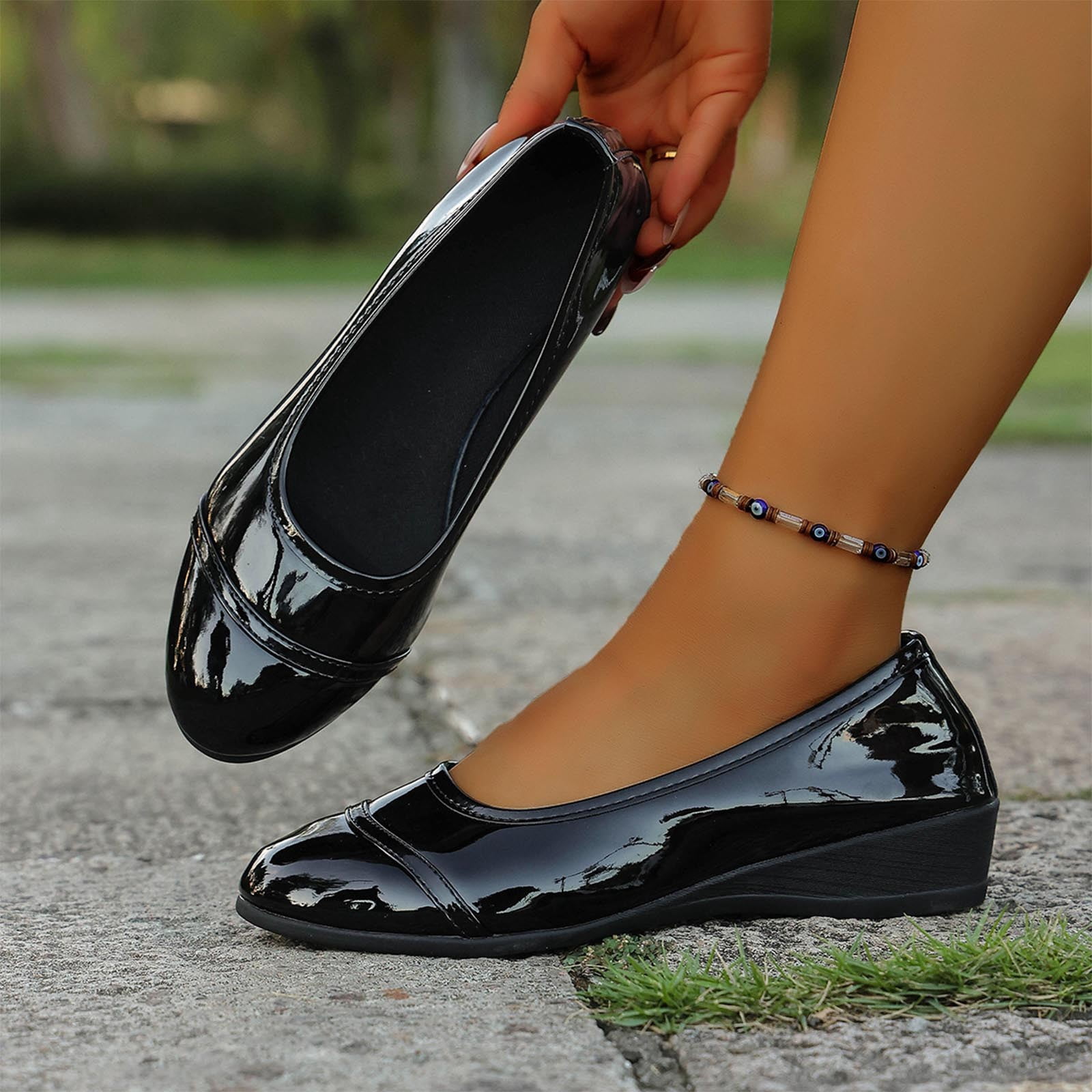 Wowcloth Woman's Fashion Casual Slip-On Shoes, Round Toe with Solid ...