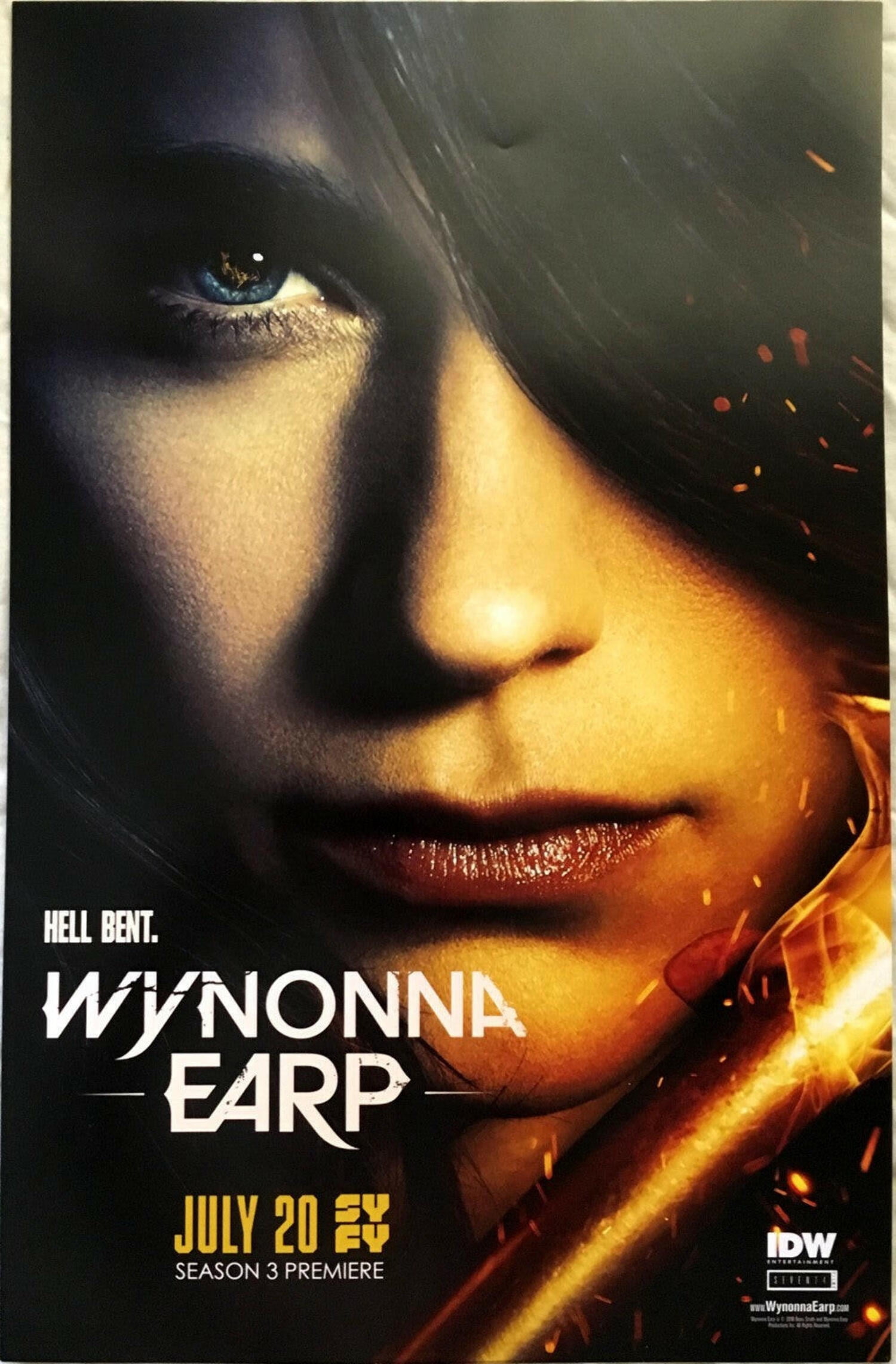 Wynonna Earp 2018 Comic-Con IDW mini 11x17 poster Melanie Scrofano ...