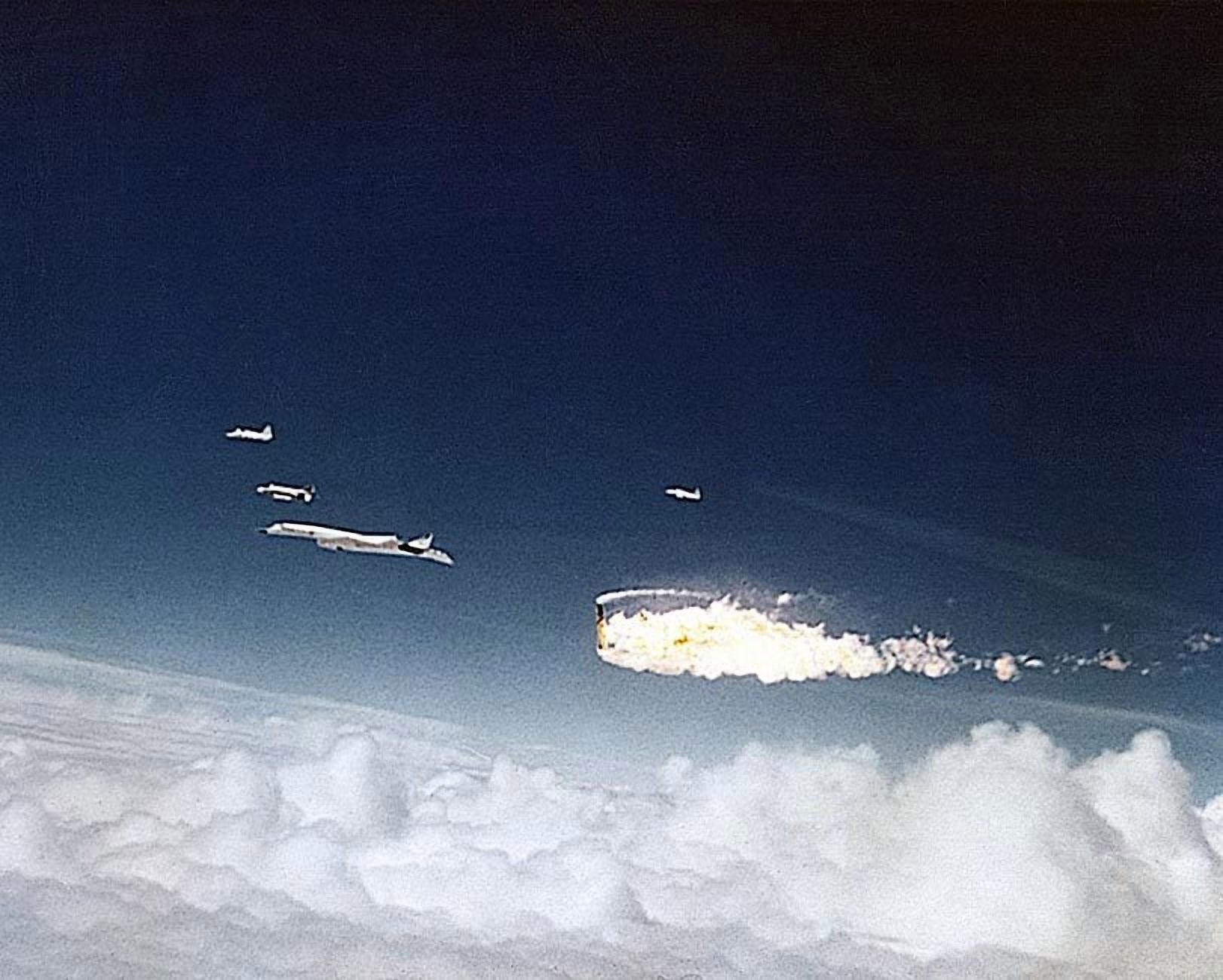 XB-70 and F-104 Aircraft Midair Collision - 1 - 24x36 Inch Glossy ...