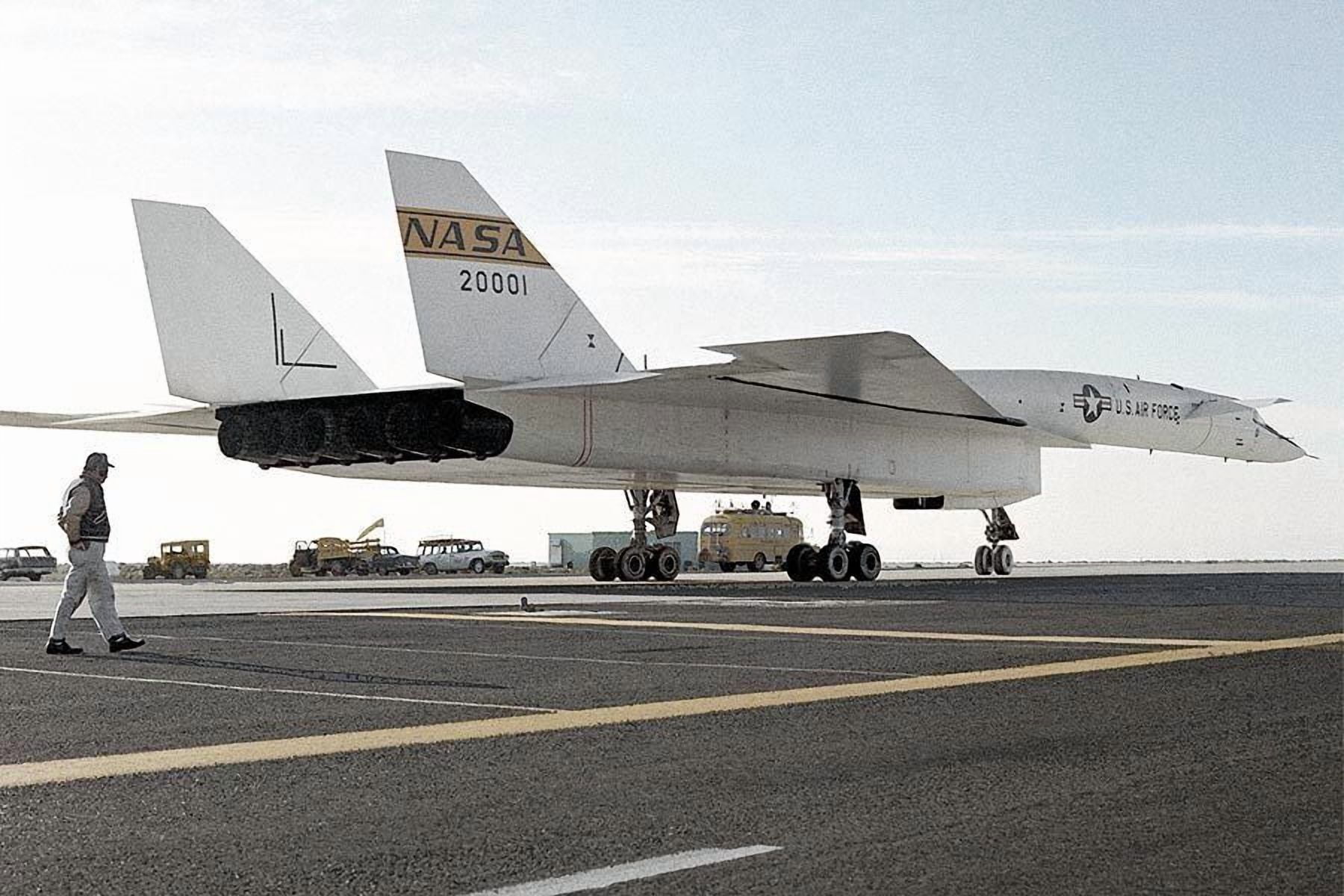 XB-70A Valkyrie Walk Around XB-70 Style -1 - 24x36 Inch Laminated ...