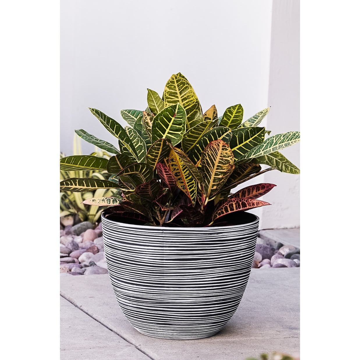 XBrand 12 in. Tall Modern Nested Round Textured Indoor Outdoor Pot ...