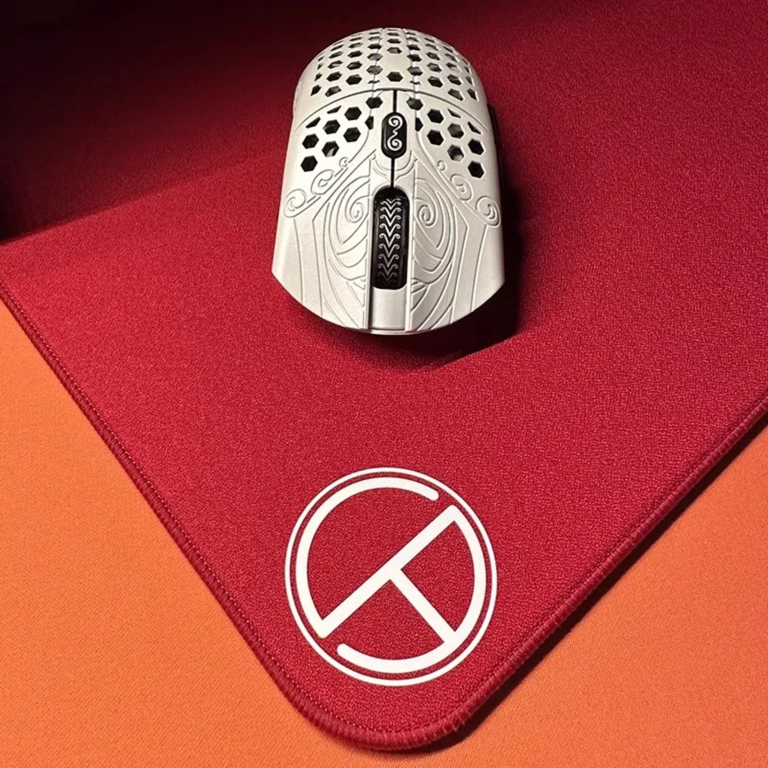XTLHSM Large White Red Rough Textured Ultraglide Meow UA Esports Gaming ...