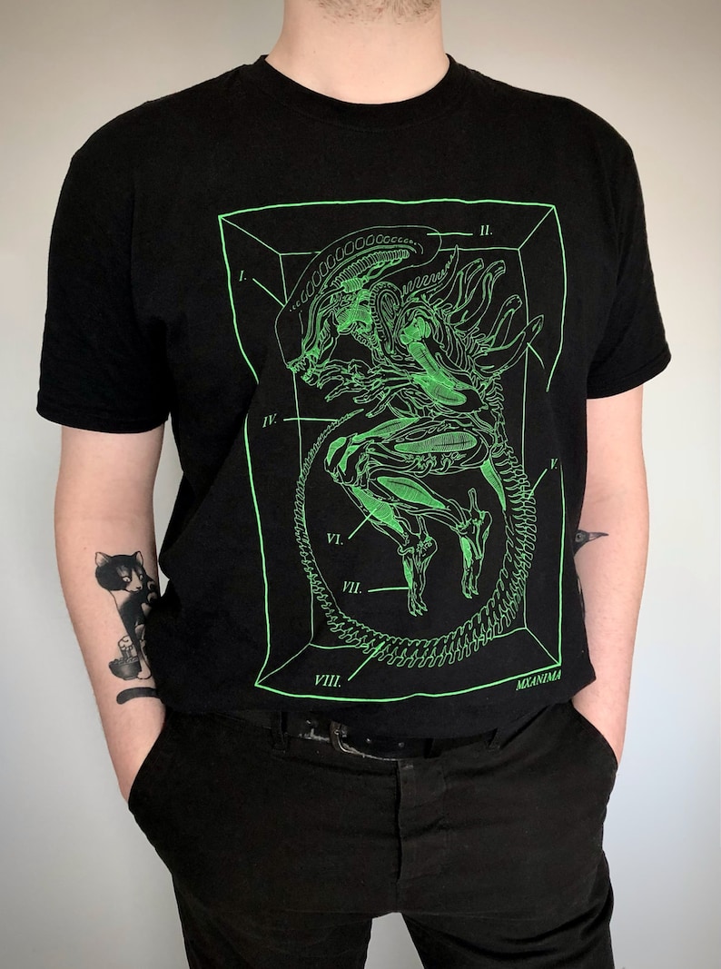 Xenomorph || Alien inspired || sci-fi - black T-shirt - Walmart.com