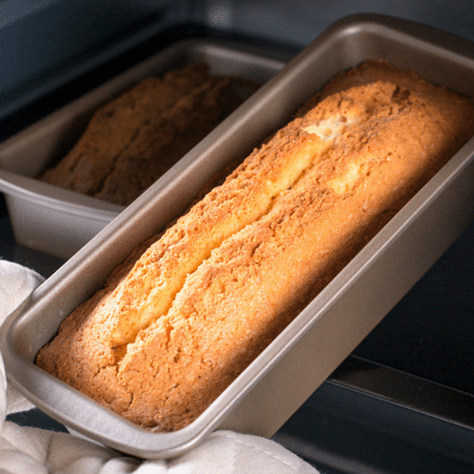 Xhegex Bread Box with Lid, Non-Stick Baking Tray and Utensils, Ideal ...