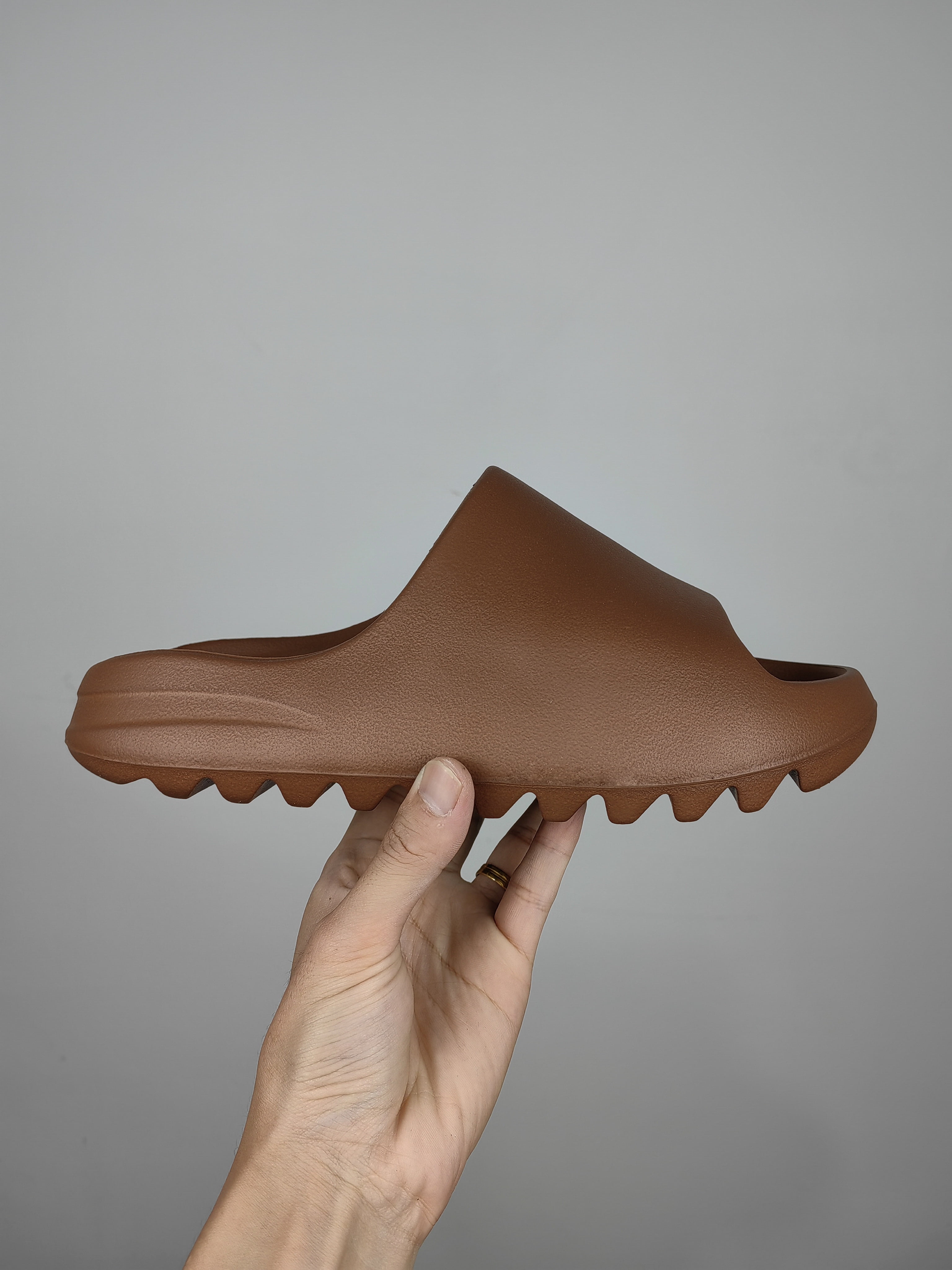 Y-e-e-z-y Bo-o-st Slide The latest popular color matching slipper, the ...