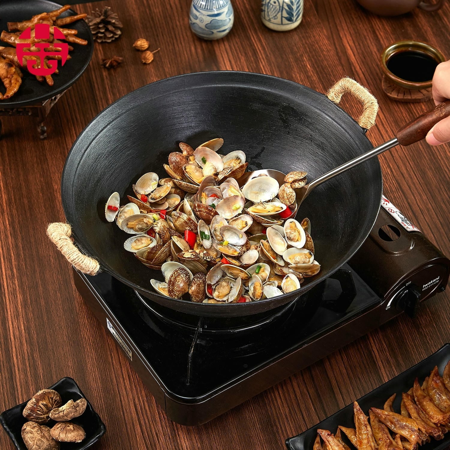 YYAo 13.4"Handmade Cast Iron Wok, Chinese Traditional Round Bottom Wok ...