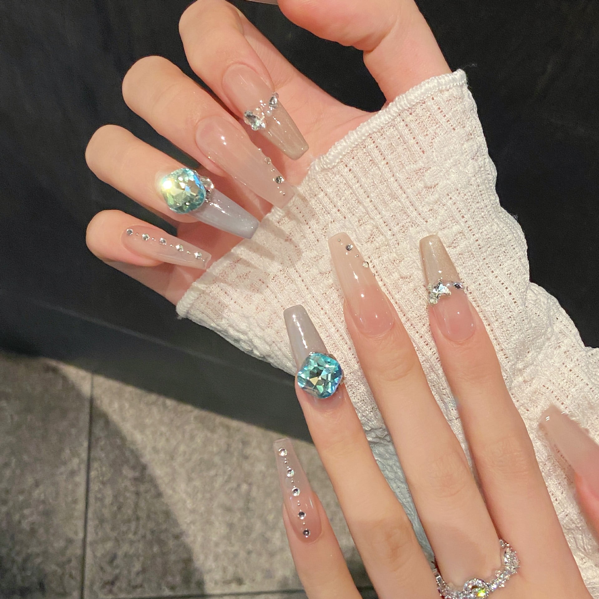 Yihe [Liuliyu] spring and summer simple and high-end sense of white ...