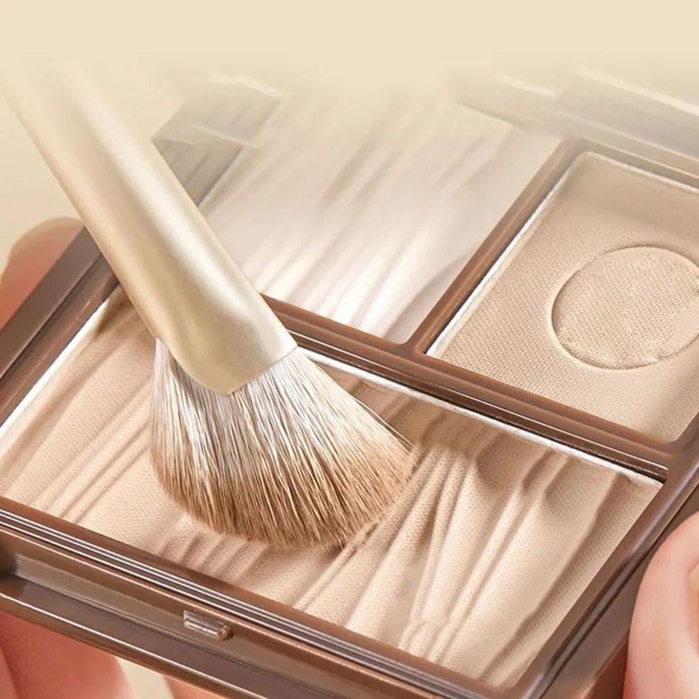 ZHXXCUM Champagne Small Sickle Nose Shadow Brush Champagne Half-Fan ...