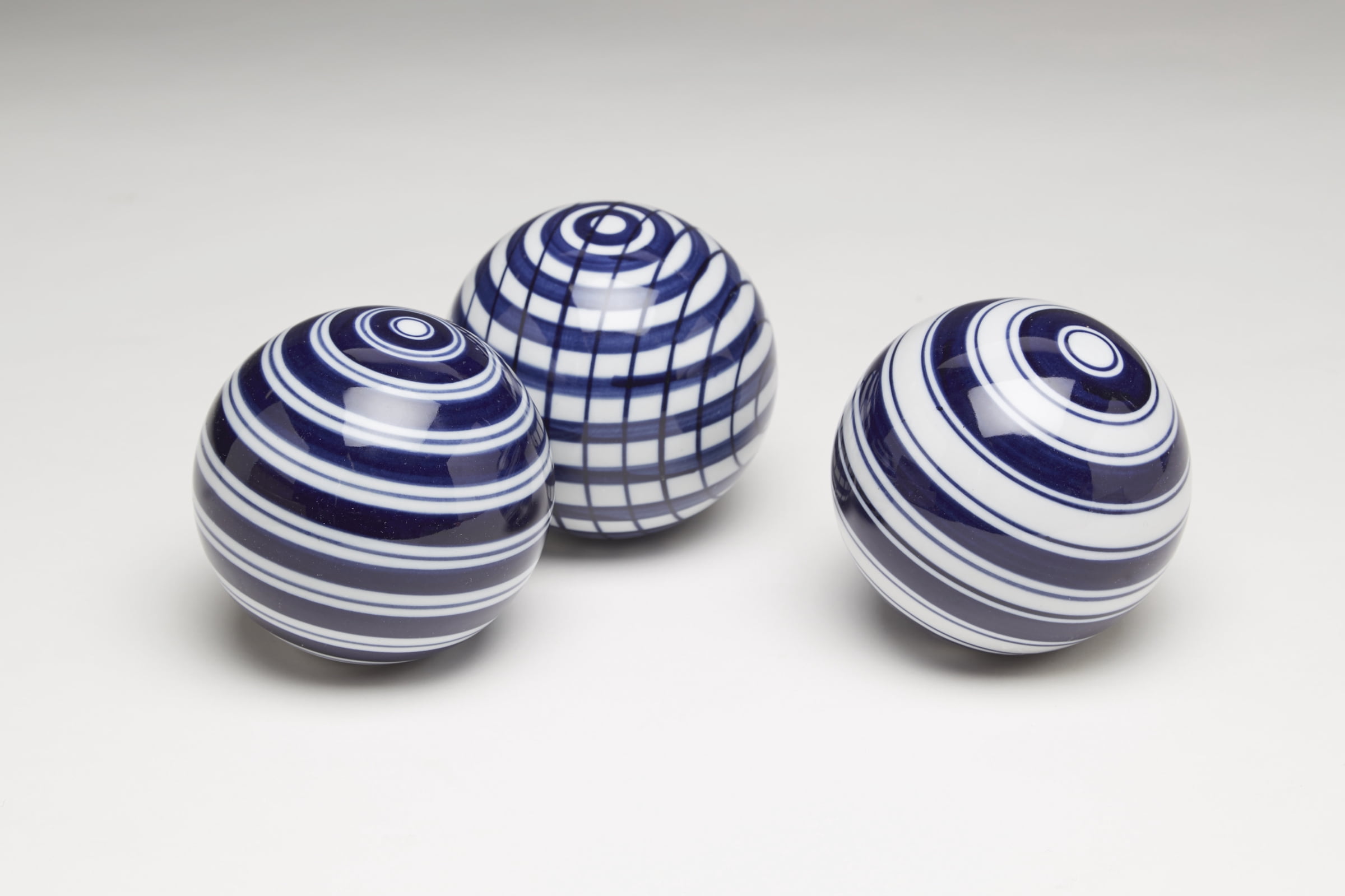 Zeckos AA Importing 59876 Blue And White Porcelain Balls - Set Of 3 ...