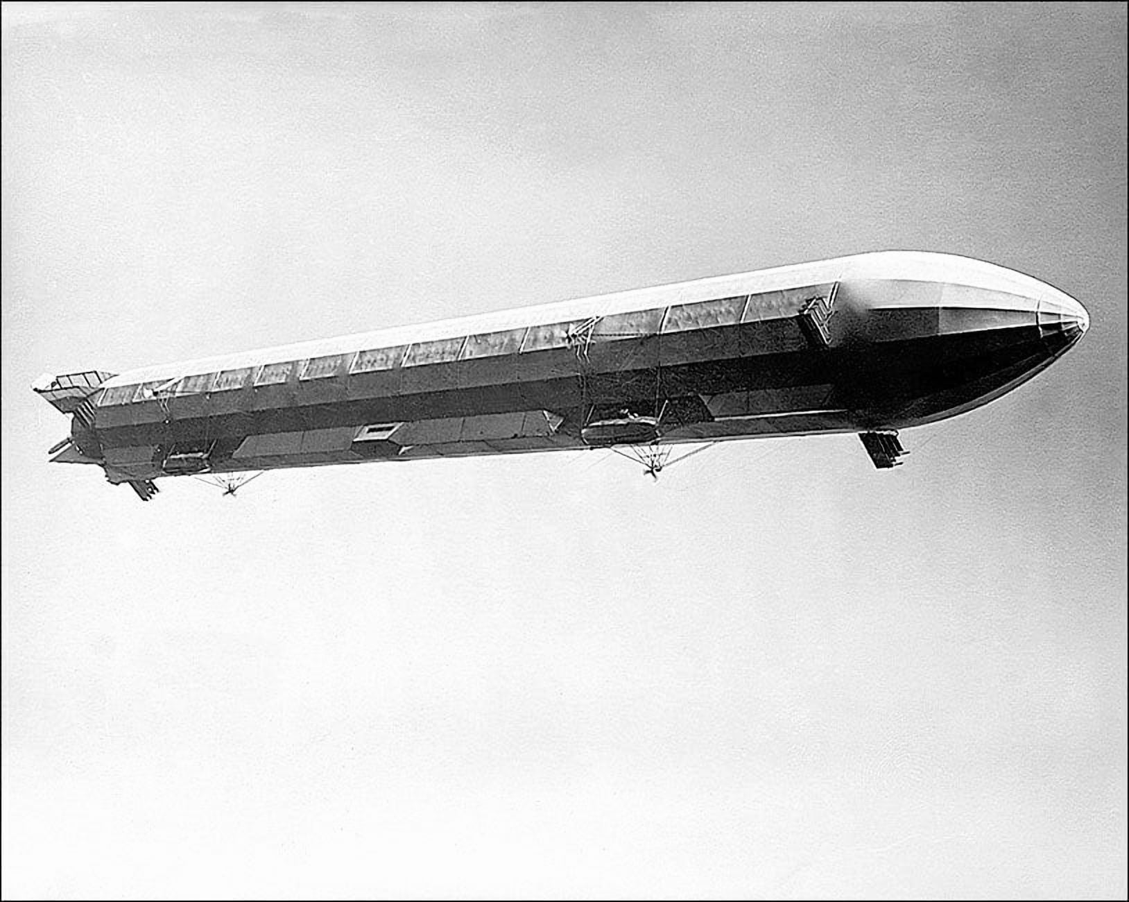 Zeppelin Passenger Airship in Flight 1908 Style - A - 24x36 Inch Glossy ...