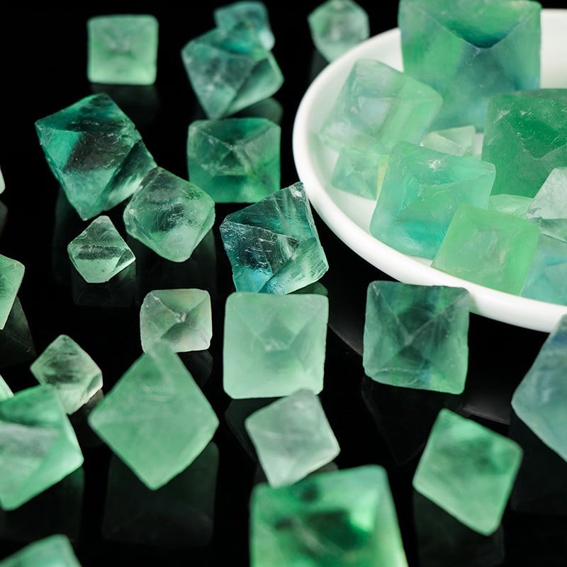Zhuge 100g natural green crystal fluorite octahedral colored fluorite ...