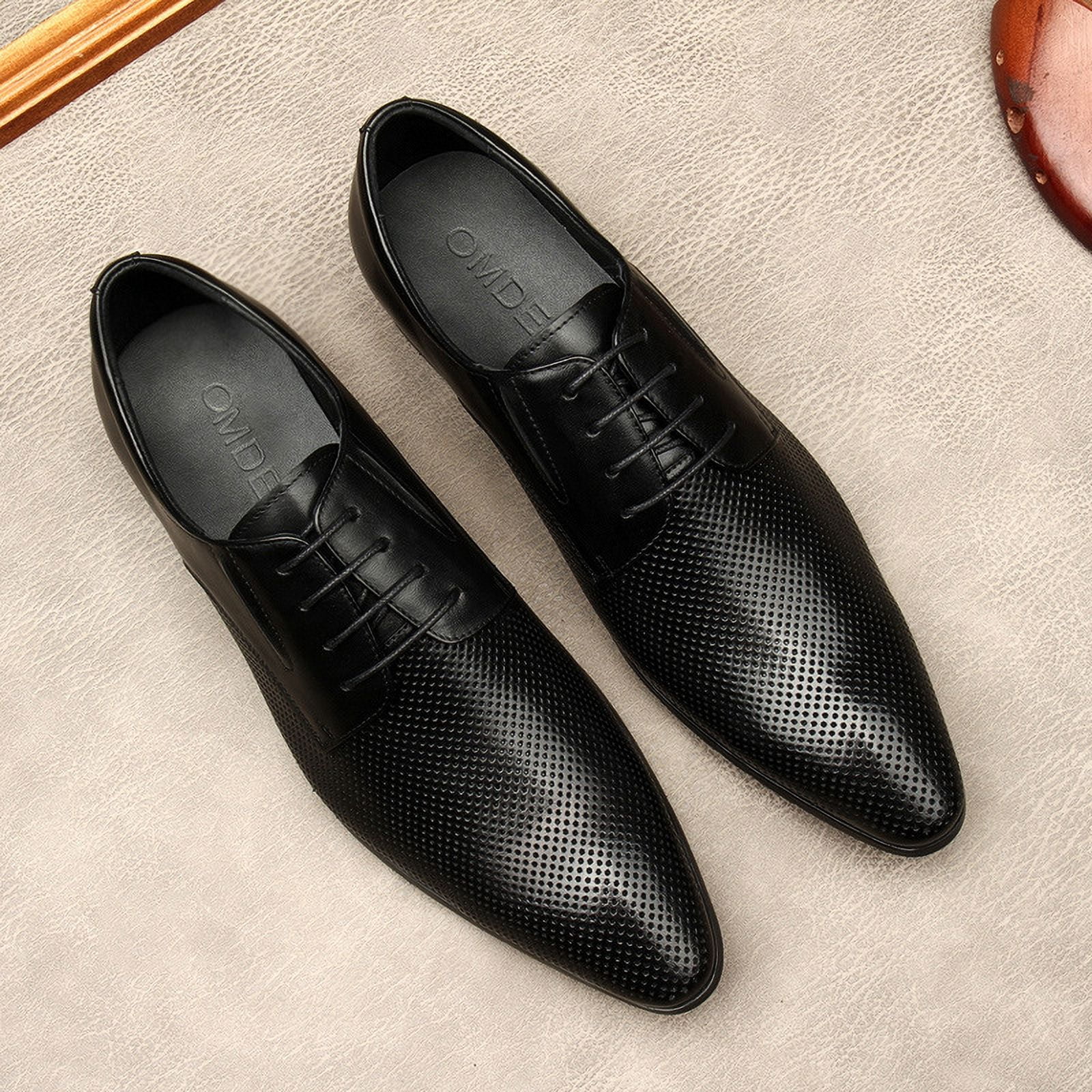 Zkysteio Men's pointed toe leather shoes of embossed perforated ...