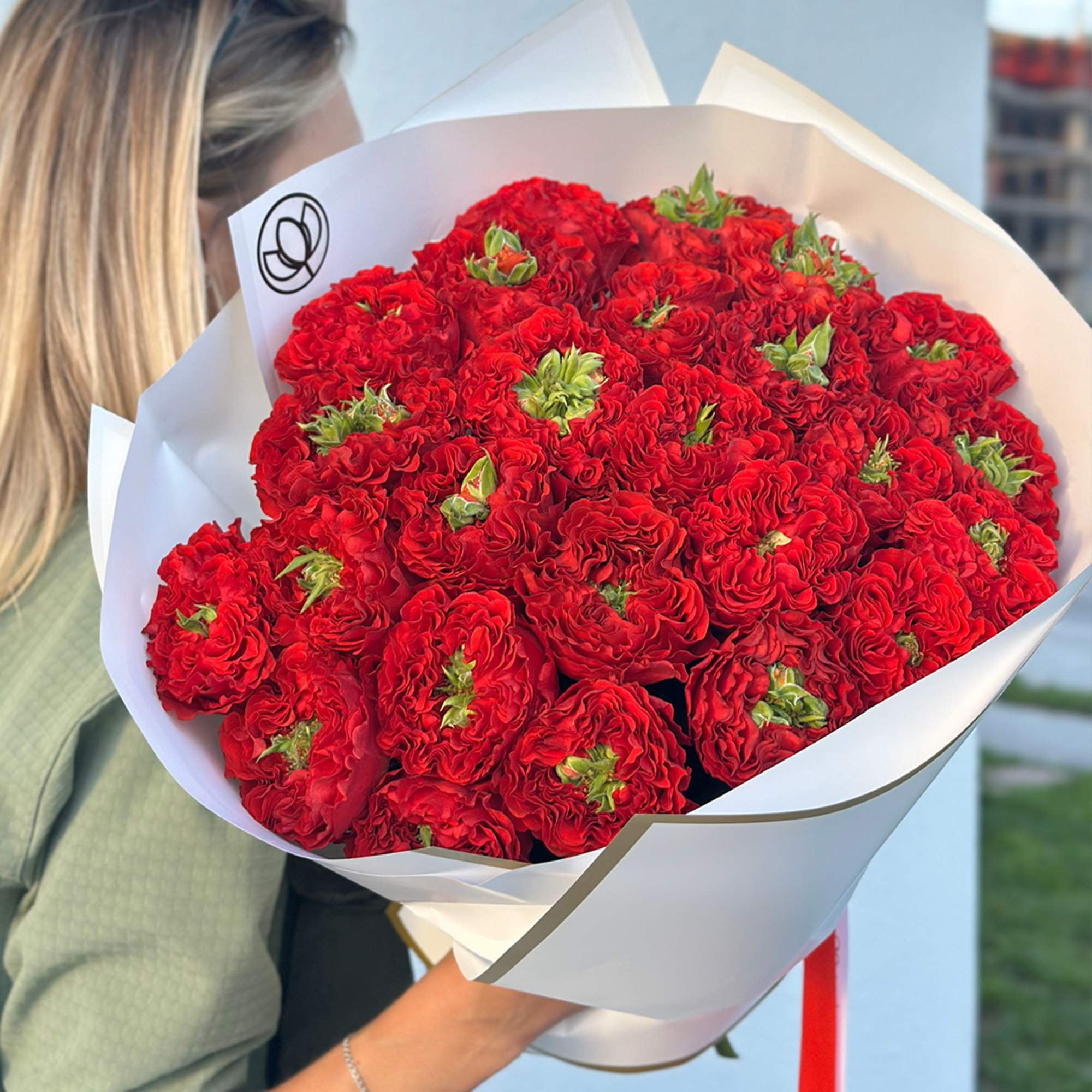 deFLORA Shop Flowers Bouquet of red monster roses - Deluxe - Walmart.com