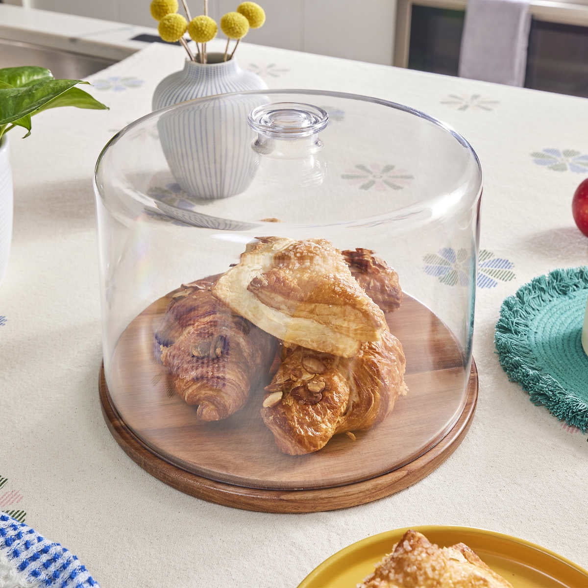 iDESIGN Acacia Wood Cake Plate with Covered Plastic Dome Lid, Round ...