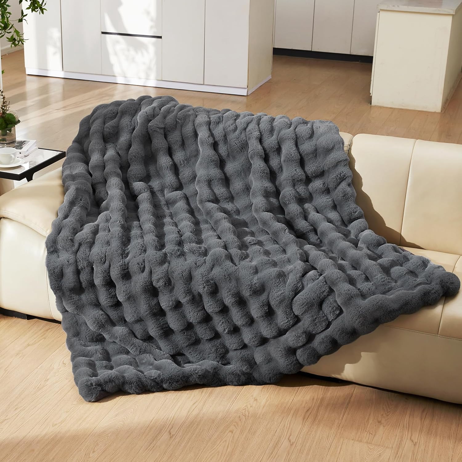 njighty Faux Rabbit Fur Bubble Blanket Fluffy Fuzzy Warm Throw Blanket ...