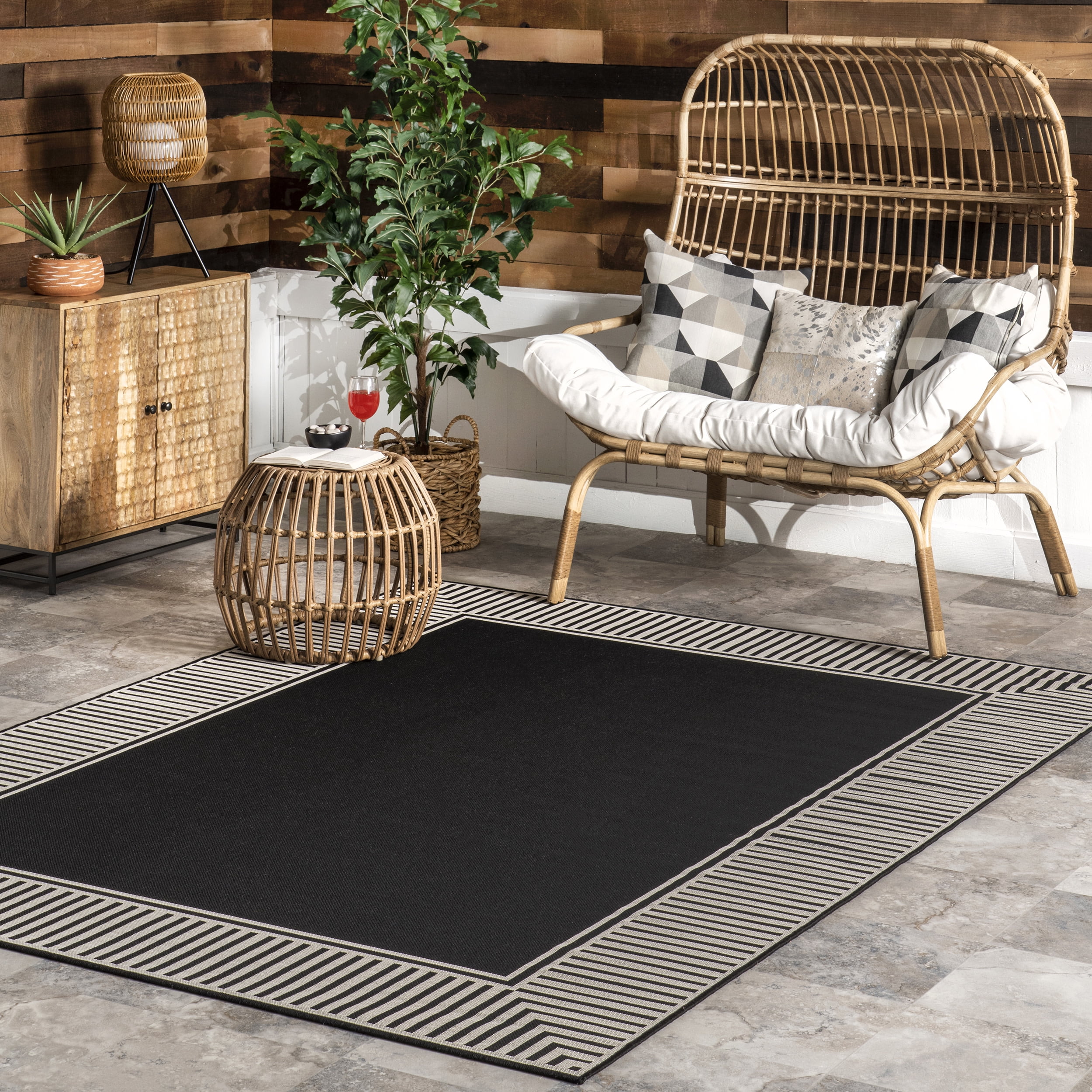nuLOOM Asha Simple Border Indoor/Outdoor Black 6' 7" x 9' Casual Area ...