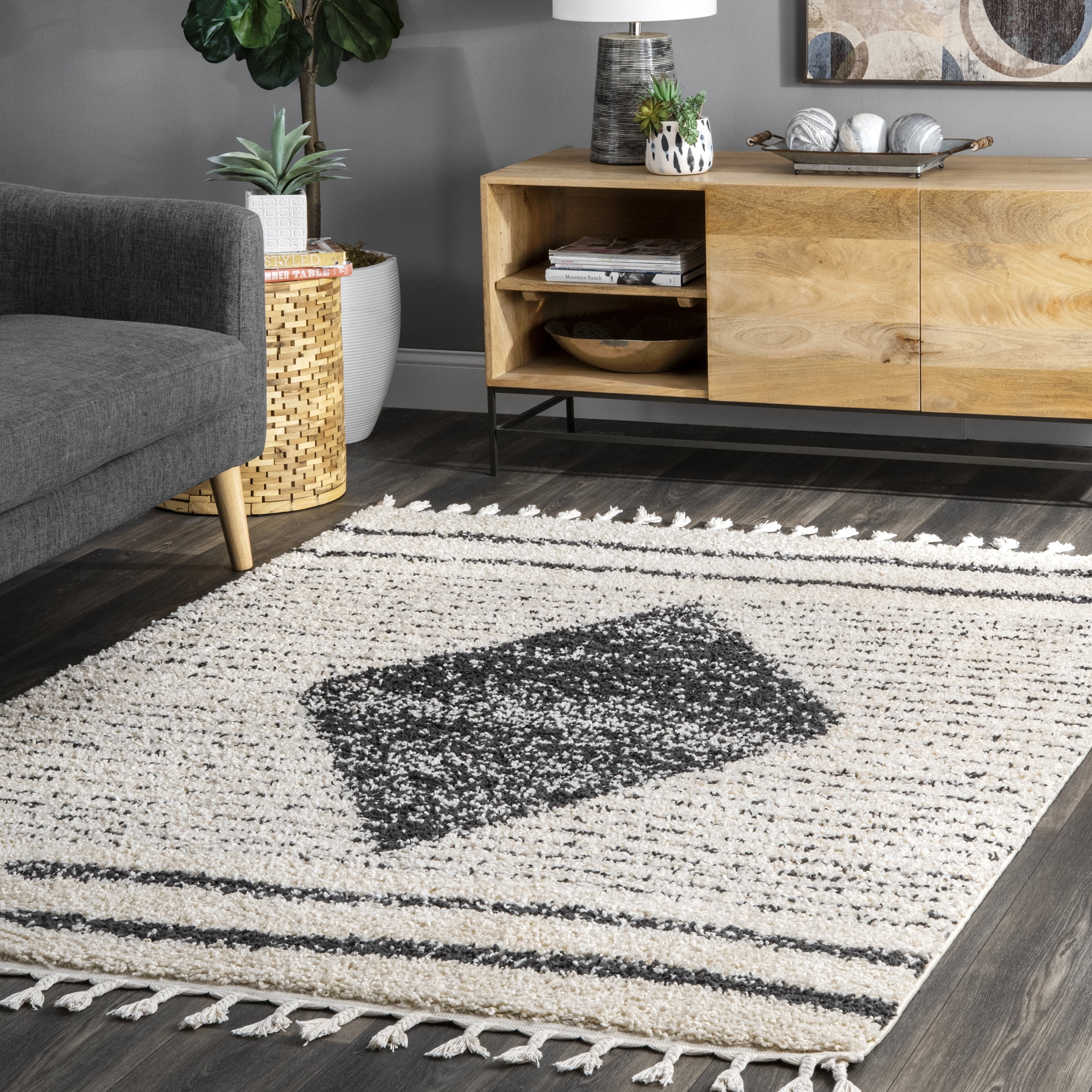 Nuloom Kiera Moroccan Diamond Shag Tassel Area Rug 7 10 X 10 Black