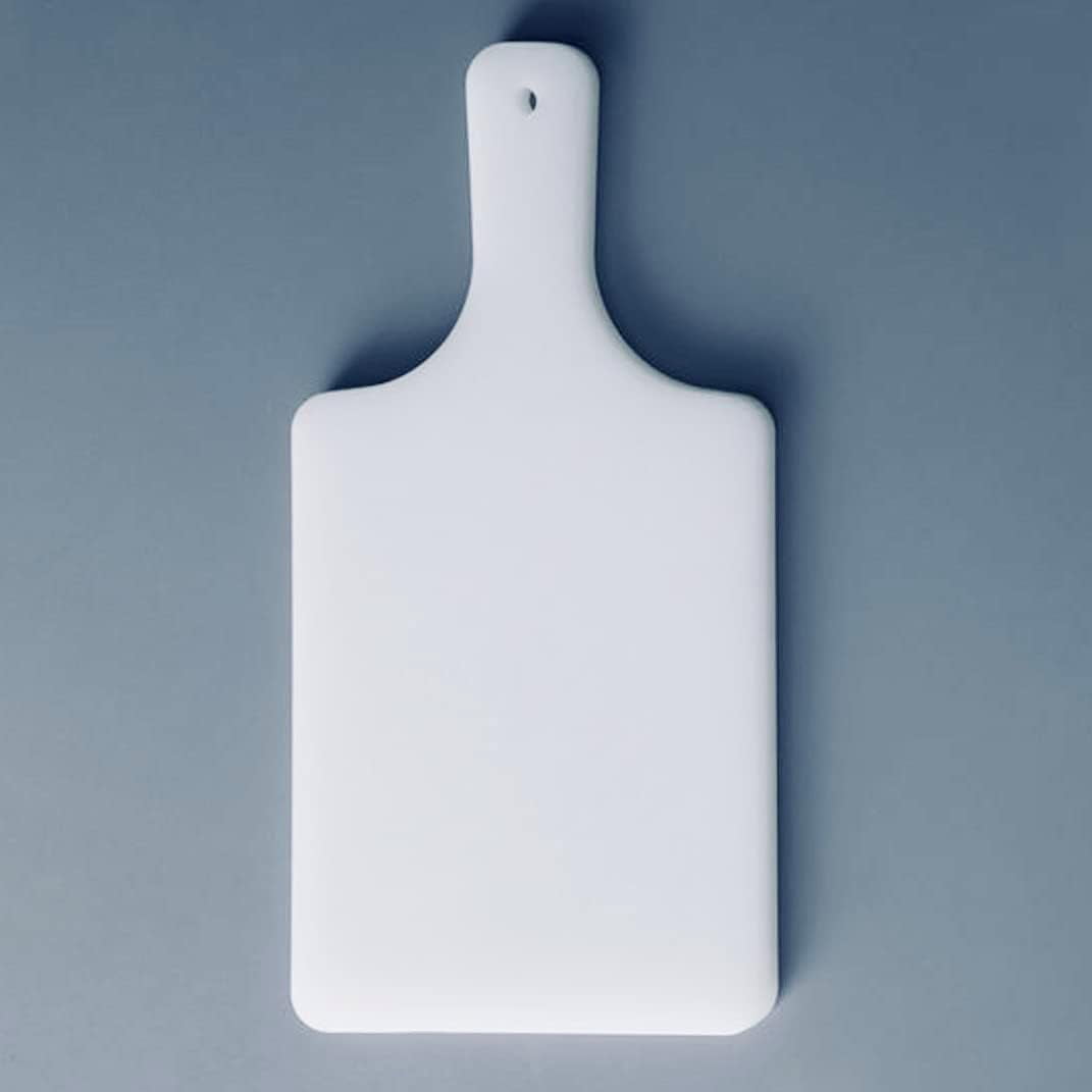 x 7" x 1/2" Whie Polyehylene Paddle Cuing Board wih Handle - Durable ...